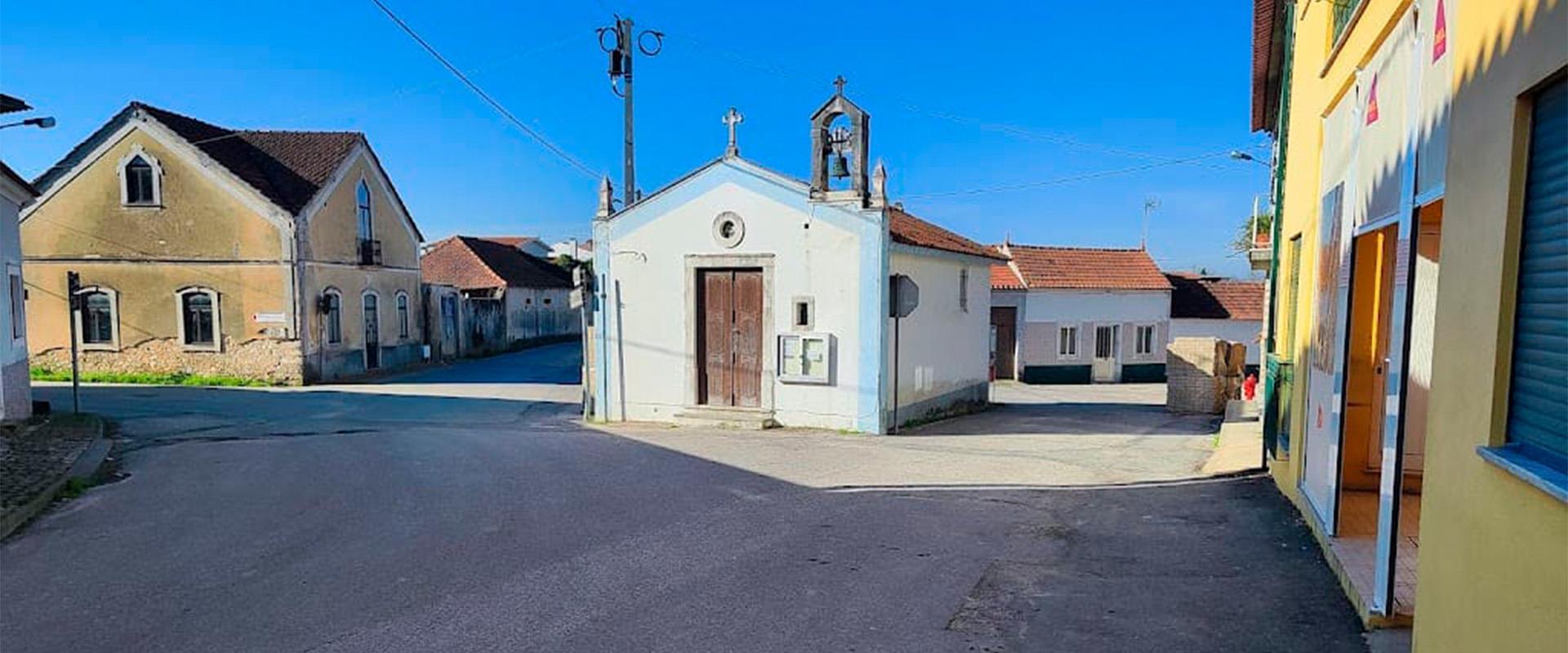 Junta de Freguesia intervenciona Largo de Santa Iria em Casal de Cadima