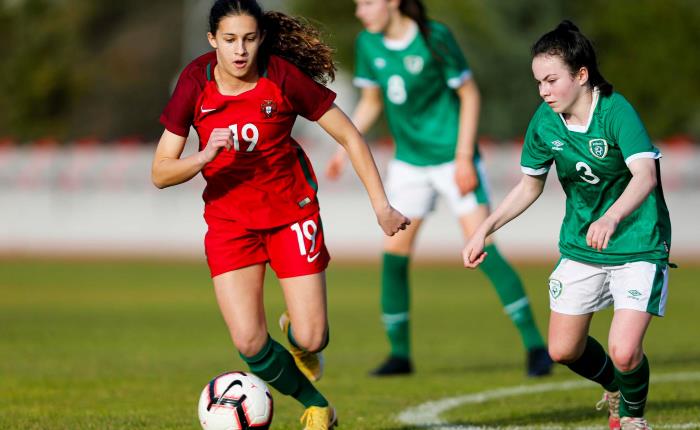 Neide Guedes estreia-se na seleção nacional de futebol